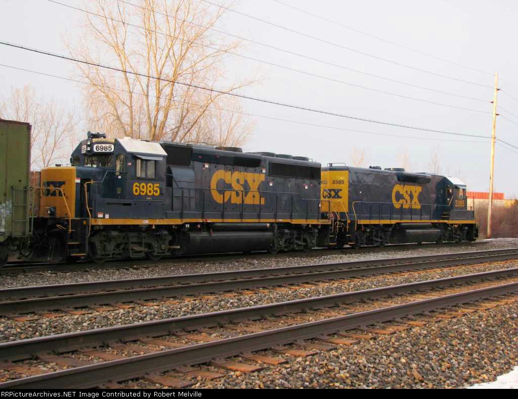 CSX 6985 and slug CSX 2385 on the point of CWR rail train